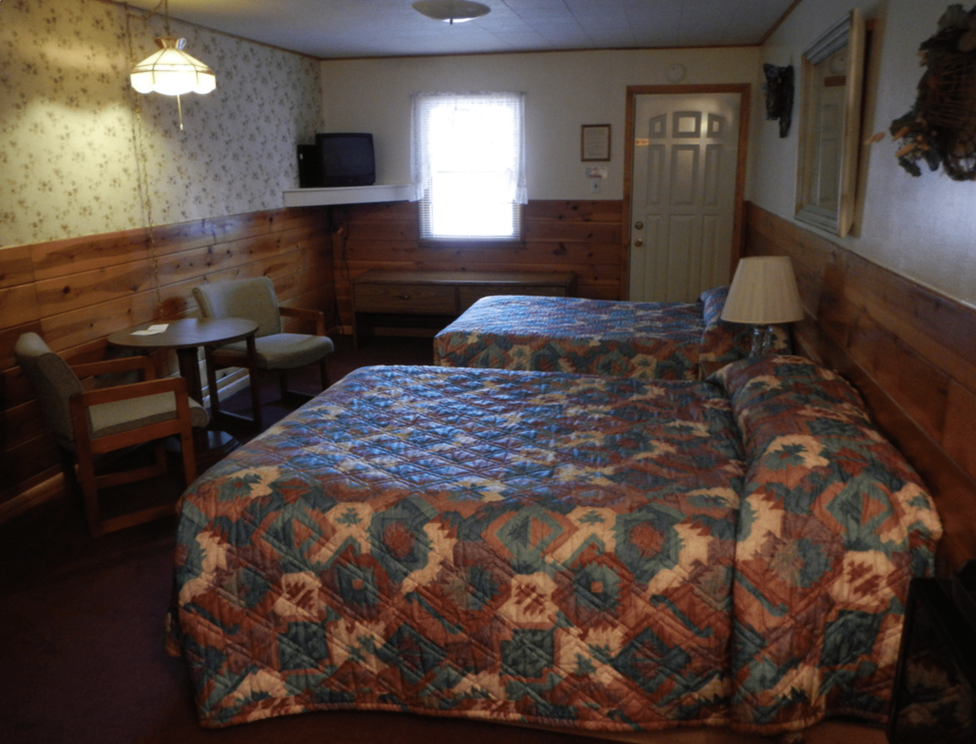 Motel Rooms | Spring Creek Inn | Hill City, SD | Taking Reservations Now